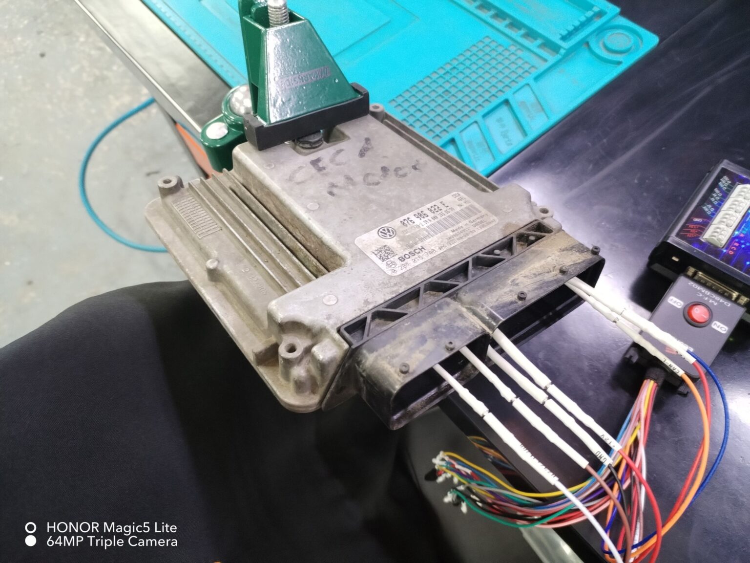 KT200II read write VW Crafter edc17cp20 on Bench